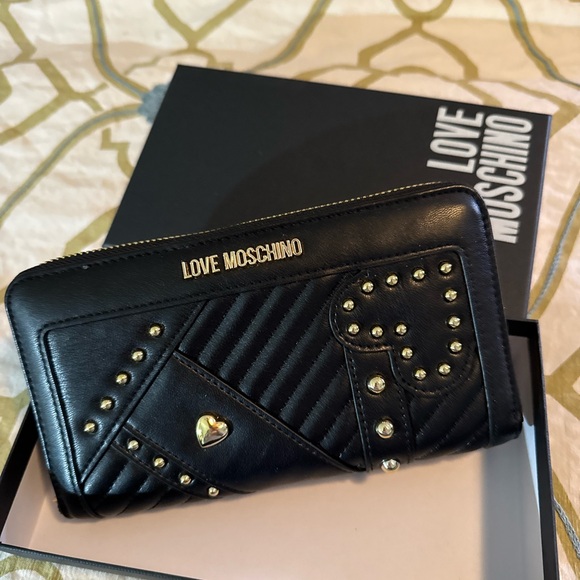 Love Moschino | Bags | Love Moschino Black And Gold Quilted Wallet ...